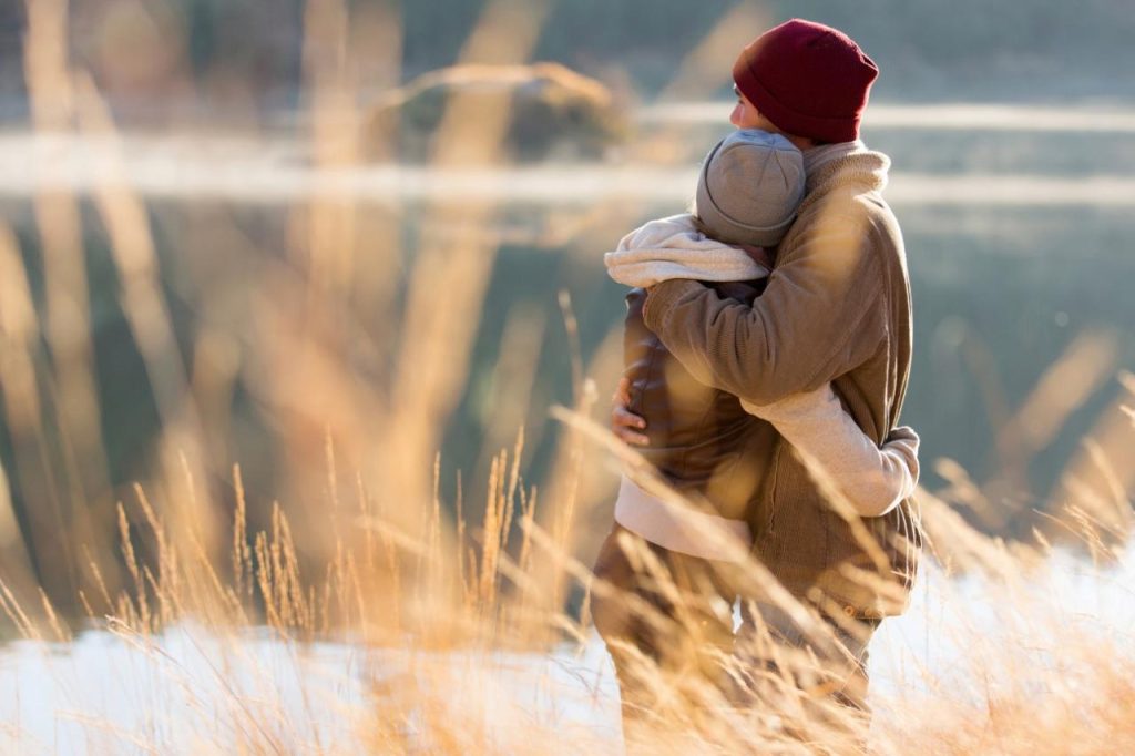 10 Types of Hugs a Woman Gives and What They Really Mean